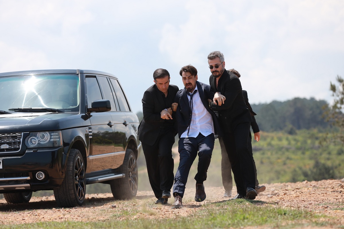 مسلسل جول جمال الحلقة 10: Gülcemal يحول حياة ديفا لجحيم | ET بالعربي